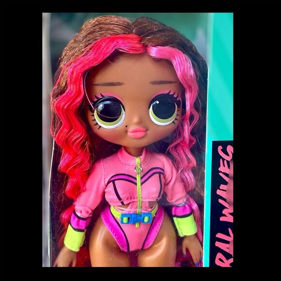 MGA Entertainment | Toys | Lol Surprise Omg Swim Coral Waves 9 Fashion ...